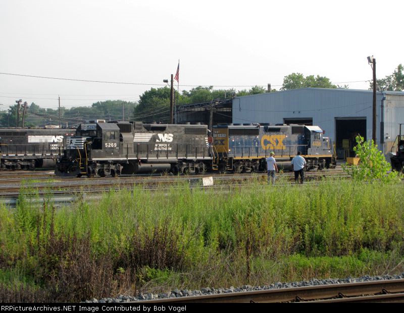 NS 5269 and CSX 4406